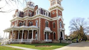 Top 5 Historical Brick Buildings in Des Moines And Their Stories - Iowa ...